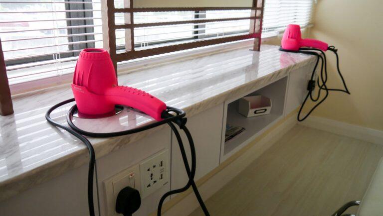 Simpli Dry: The Blow Dry Bar - KinkyBlueFairy